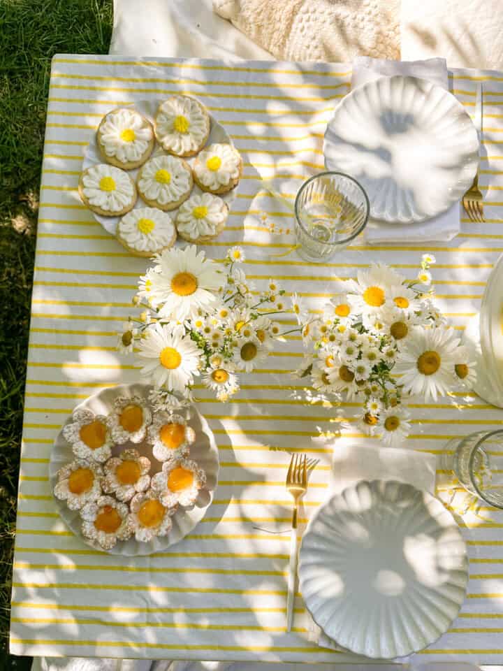 Daisy Themed Party Ideas - Life is a Party