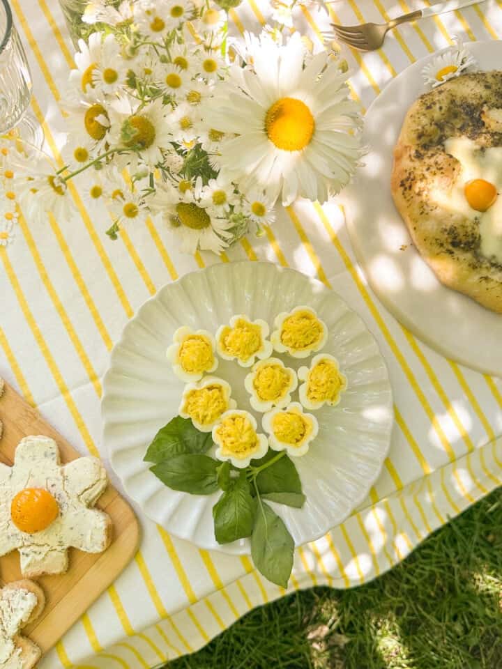 Daisy Themed Party Ideas - Life is a Party